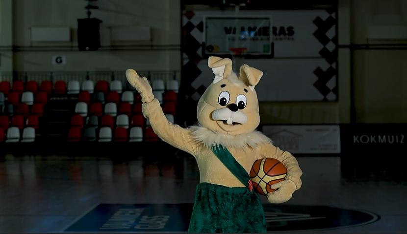 Valmieras basketbola komanda ļoti oriģinālā veidā sveic visus ...